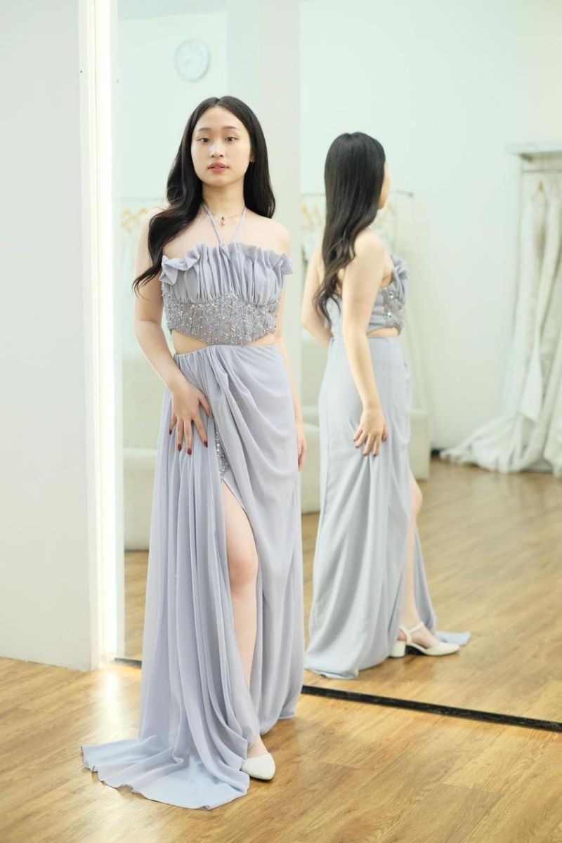 Sewa Gaun Pesta Warna Silver